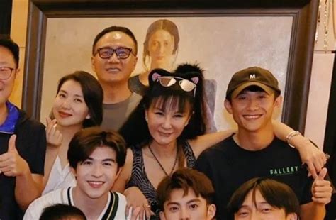 宋丹丹62岁生日太隆重！家中宴请38位大咖 青岛新闻网