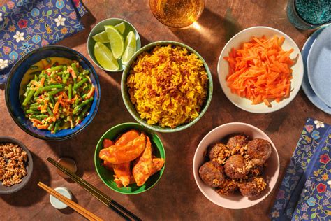 Rijsttafel met gehaktballetjes in satésaus en kip Recept HelloFresh