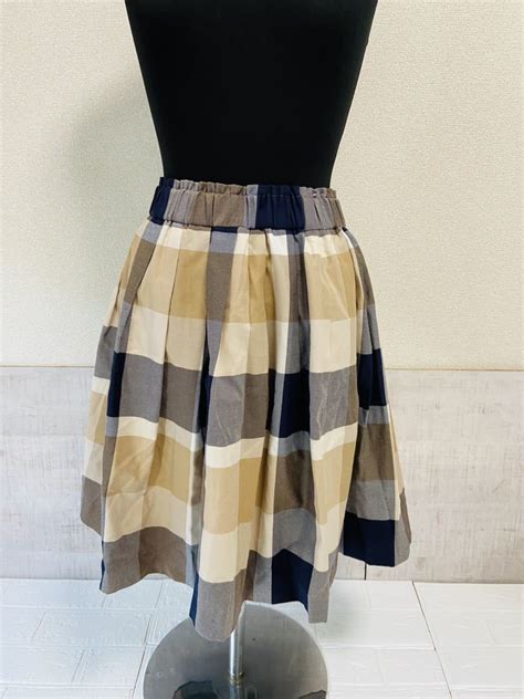 【やや傷や汚れあり】♪ Burberry バーバリー ブルーレーベル フレアスカート サイズ38 ／ 313 10の落札情報詳細 ヤフオク