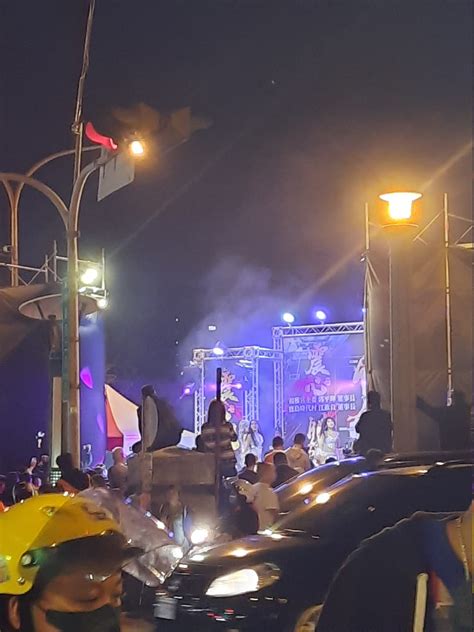 台中中華路夜市 放歌 主持 電音 大喊 煙火 鞭炮 好吵😣 心情板 Dcard