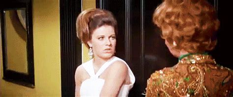 10 Bad Guest Behaviors Your Hostess Will Never Confront You On Diary
