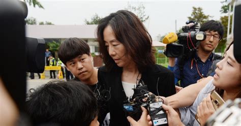 석방되는 조윤선