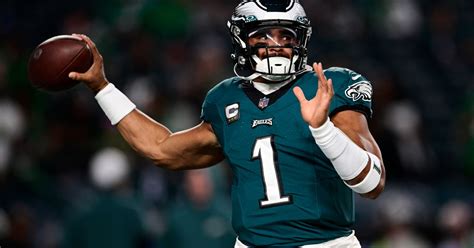 Jalen Hurts Runs For 2 Tds Throws For A Score Eagles Hold Off Fumble