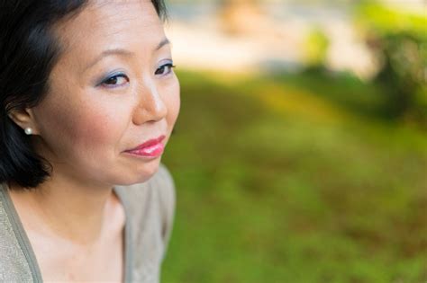 교토 일본에 선 온 지의 정원 사의 사랑 미소 왼쪽에 여자의 측면 보기 초상화 2016년에 대한 스톡 사진 및 기타 이미지