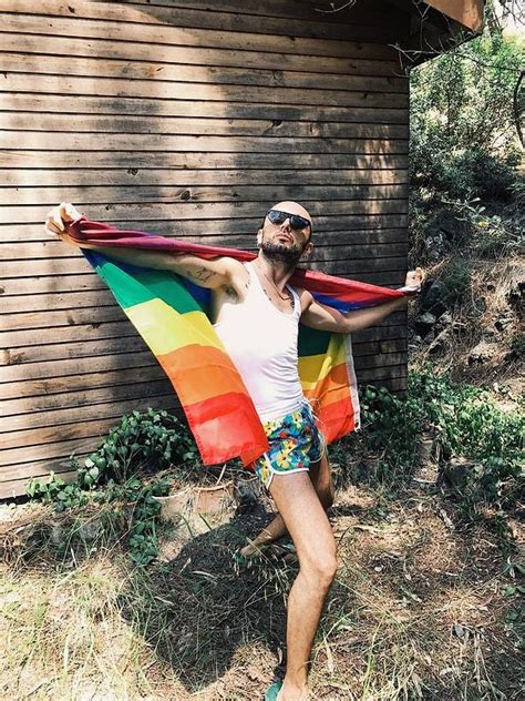 Mabel Matiz Onur Yürüyüşü nde Çekilen Fotoğrafı Kullanan LGBTI Karşıtı