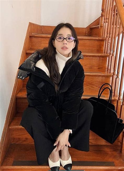 기은세 벨벳 드뮤어룩 터틀넥과 세련된 겨울 감성 벨벳 숏패딩 드뮤어룩 패션엔