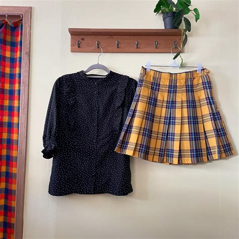 매로빈빈티지스윙댄스자체제작 수입vintage블랙도트 블라우스 블랙컬러의 잔 도트가 패턴으로 들어간 귀여운 블라우스입니다 프릴 라인과 핏감이 귀여워서 데일리하게