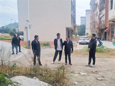 安源区人民政府 乡镇动态 镇党委副书记、镇长黄乐明督导生物质禁烧工作