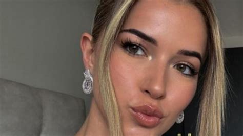 Jade Anna Onthult Wat Ze Betaald Heeft Voor Voorgevel Vergroting Wilde Natuurlijke Look Sgxl Nl