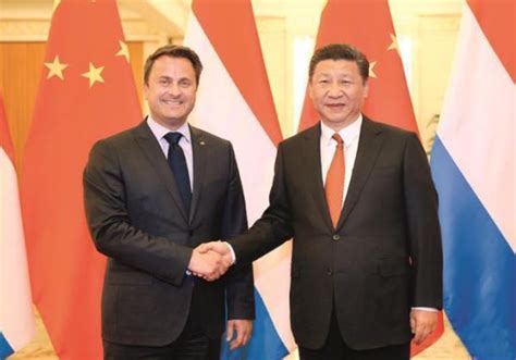 2017 年 6 月 14 日，中国国家主席习近平会见卢森堡首相格扎维埃·贝泰尔，提出中方支持建设郑州—卢森堡“空中丝绸之路” 大河网