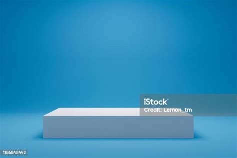 빈 연한 파란색 배경과 표시 또는 크리스마스 개념을 디자인하기위한 스튜디오와 스탠드 디스플레이 또는 선반 시멘트 재료로 만든 빈 배경 사실적인 3d 렌더링 배경 주제에 대한