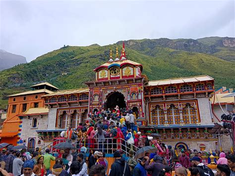 Char Dham Yatra In Full Swing As Monsoon Withdraws Garhwal Post