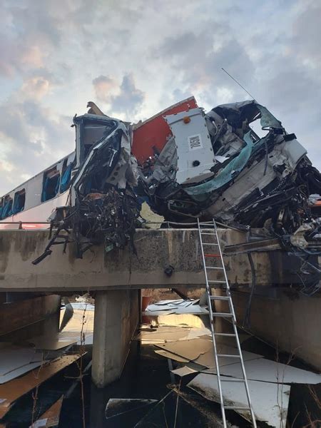 5 Dead 43 Injured Following Collision Between Bus And Truck In Free