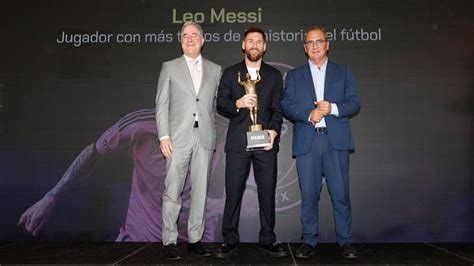 Lionel Messi Recibe El Reconocimiento De Marca Por Su Carrera Y Ser El Jugador Con M S T Tulos