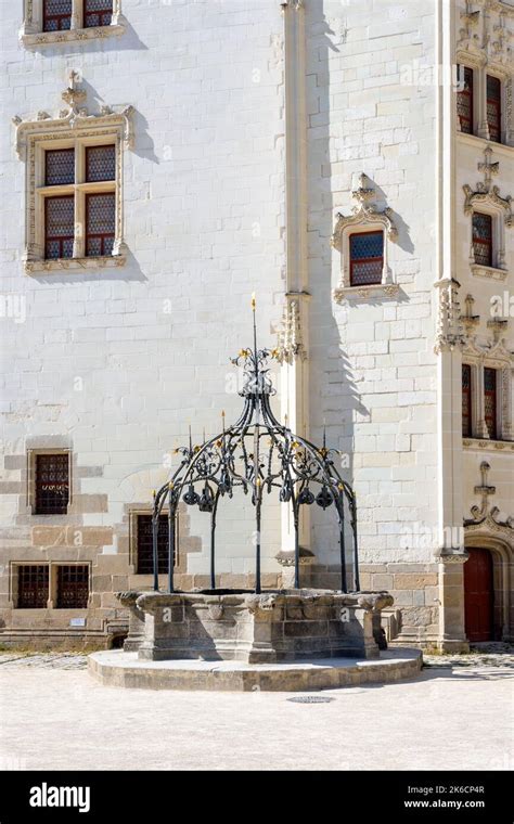 The well in the Château des Ducs de Bretagne Castle of the Dukes of