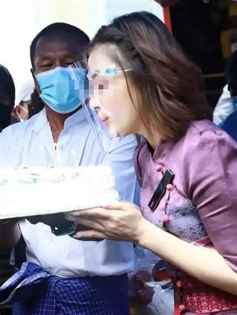 8 Momen Absurd Orang Waktu Tiup Lilin Ulang Tahun Ini Bikin Geleng