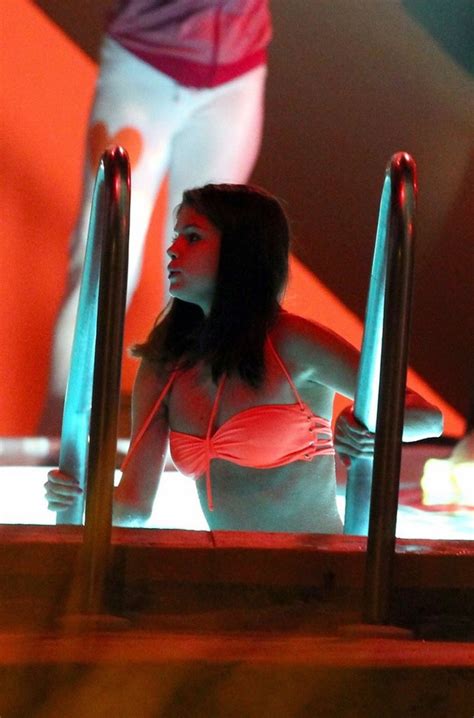 Selena Gomez Shows Cameltoe Wearing Bikini At The Pool On Spring