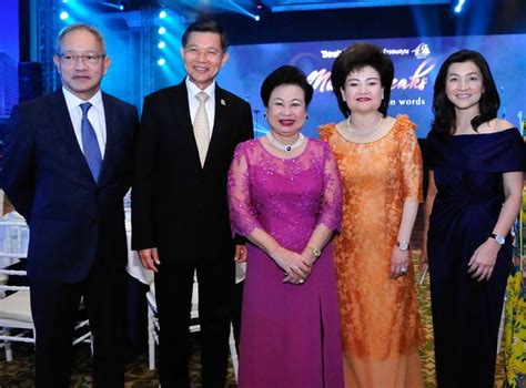 ผู้หญิง โรงแรมดุสิตธานี ‘แทนคำขอบคุณ ตลอดระยะเวลา 49 ปี รำลึก