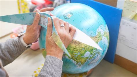 The Process of Making Terrestrial Globes 地球儀を作るプロセス Mass Production