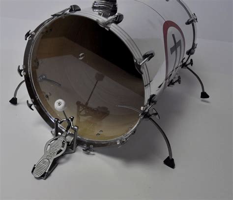 Eric Carr Kiss Miniature Replica Crazy Nights Drum Set Page 4