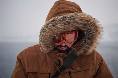 Premium Photo Portrait Local Authentic Eskimo Man At Winter In Stormy