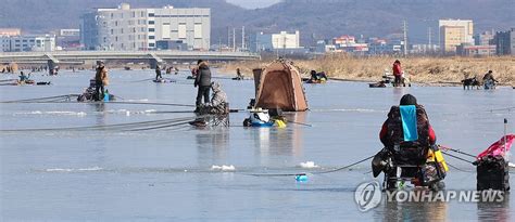 겨울 얼음낚시 연합뉴스