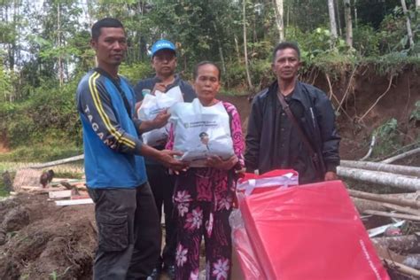 Tagana Salurkan Bantuan Untuk Warga Terdampak Bencana Di Tasikmalaya