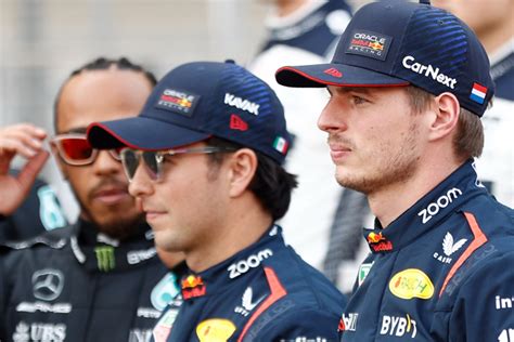 Red Bull Checo Pérez Y Max Verstappen Son Convertidos En Figuras De
