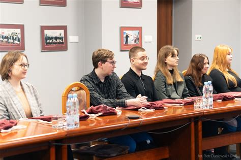 Studenci filologii angielskiej na UwB przetłumaczyli filmy prezentowane
