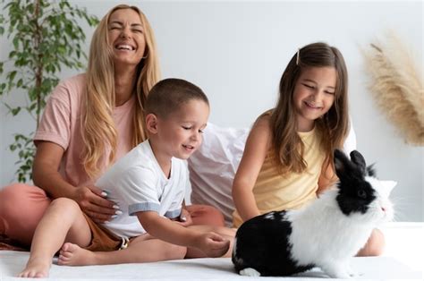 Los Padres Pasan Tiempo De Calidad Con Sus Hijos Foto Gratis