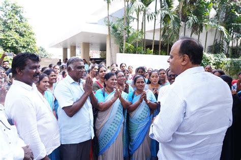Nellore Ysrcp Mp Candidate Meets Anganwadi Workers Says Will Take