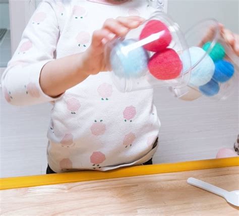 호반아이사랑♡ 만1세만2세혼합연령활동 여러가지색깔주제연계확장활동 동화뱀이색깔을낳았어요 미술무지개색칠하기 소근육컵에숟가락으로뿅뿅이옮기기 만1세만2세자유몰입성취 집중력몰입력발달