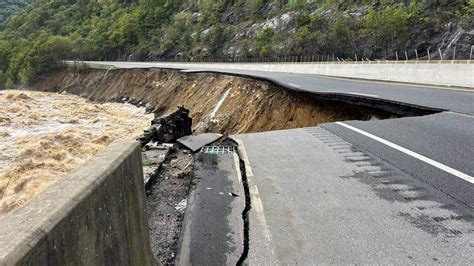 North Carolinas Asheville Devastated After Helene Hits Mountain Town