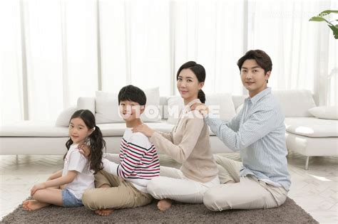 가족 177 Pho578 유토이미지 사진 사람 생활 Pho578b M10003 M30003 W10001