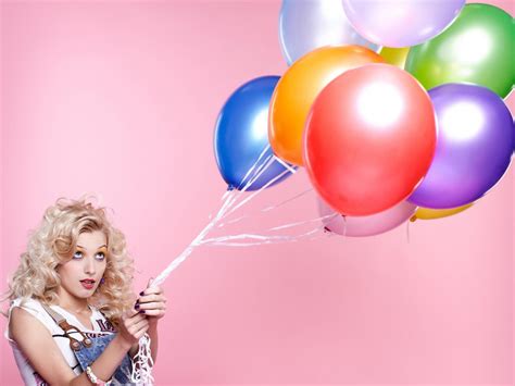 Открытка девочка с шариками 65 фото