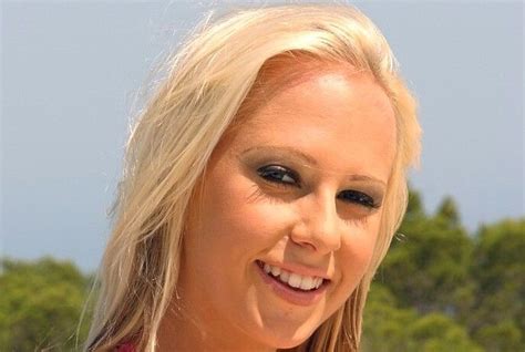 Carla Cox Biographywiki Age Height Career Photos And More