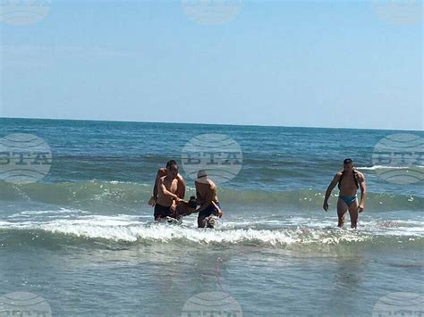 Спасител е починал след като спасил две давещи се летовнички в морето край Несебър Утро