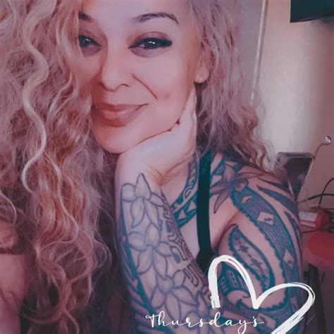 She Tatted Live Threads Say More