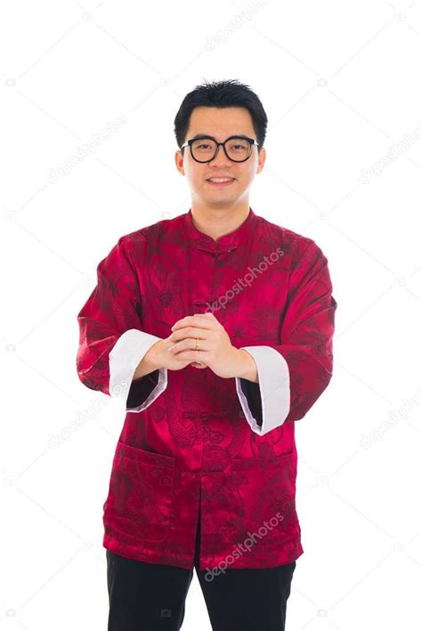 Азіатських людині з китайський традиційний одяг Cheongsam і Гонг Xi ф