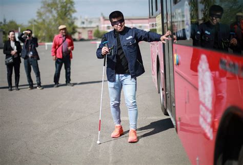 “Замын хашлагаас хол давхарлаж зогсох нь элбэг тул автобусны хаалган дахь тэргэнцэртэй иргэний