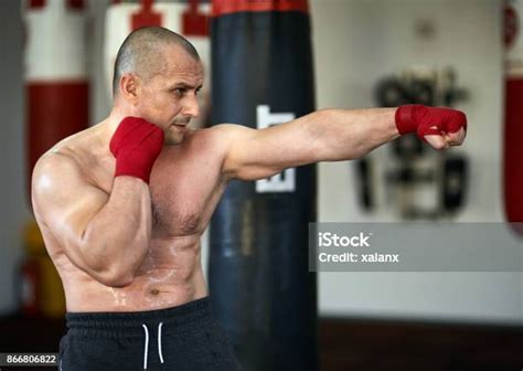 Kickbox 전투기 섀도 복싱을 하 고 가방에 대한 스톡 사진 및 기타 이미지 가방 그림자 루마니아 Istock