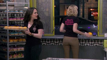  De Danse De Beth Behr Beth Behrs S Find And Share On Giphy