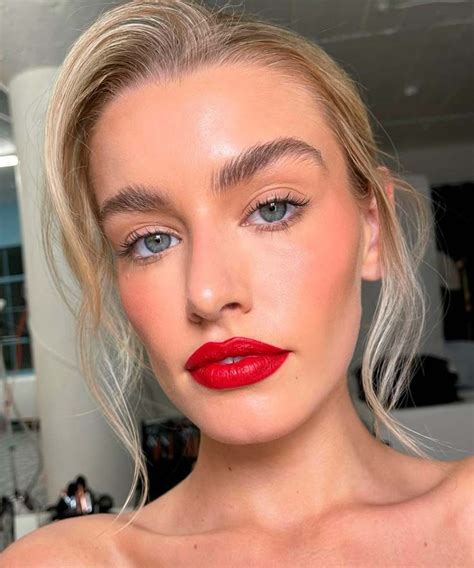 Pin By Elisandra Couto On Beauty Red Lips Makeup Look Blonde Hair