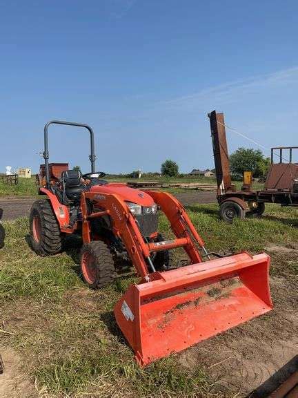 Kubota B3350 Tractor With 534 Loader K Row4 Sheridan Realty And Auction