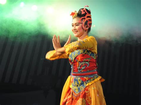 Gambar Tari Jaipong 40 Koleski Terbaik Gambar Tari Ja