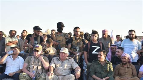 العشائر العربية والدفاع الوطني يستعرضون قواتهم في دير الزور ردا على
