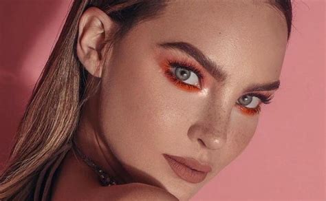Cómo Crear Una Mirada Coqueta Con Delineador De Ojos Rojo