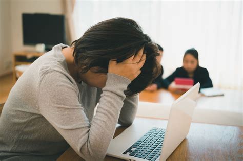 コロナ禍でむしばまれる従業員の心、その主要因は？｜ニュースイッチ By 日刊工業新聞社