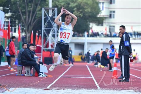 湖南娄底：冬季运动会 助力健康成长 人民图片网