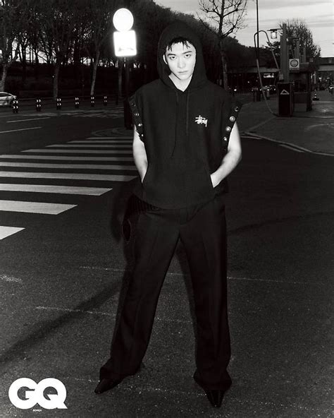 더쿠 강태오 “뜻깊었던 군 생활 지금 기분은 에메랄드빛”[화보]